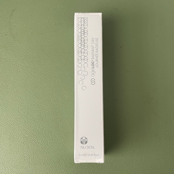 Nu skin | Skincare | Ageloc Radiant Day Spf 22 | Poshmark